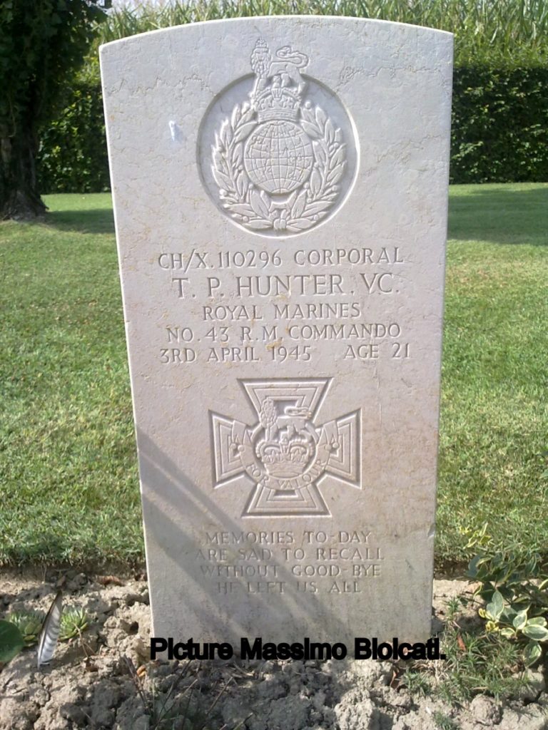 Hunter, Thomas Peck. | WW2 Gravestone