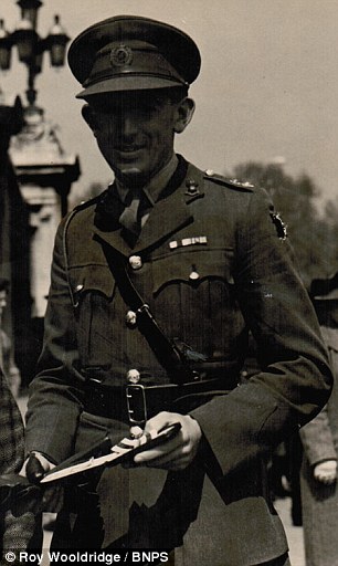 Soldier Roy Wooldridge’s life saved by Nazi Erwin Rommel | WW2 Gravestone