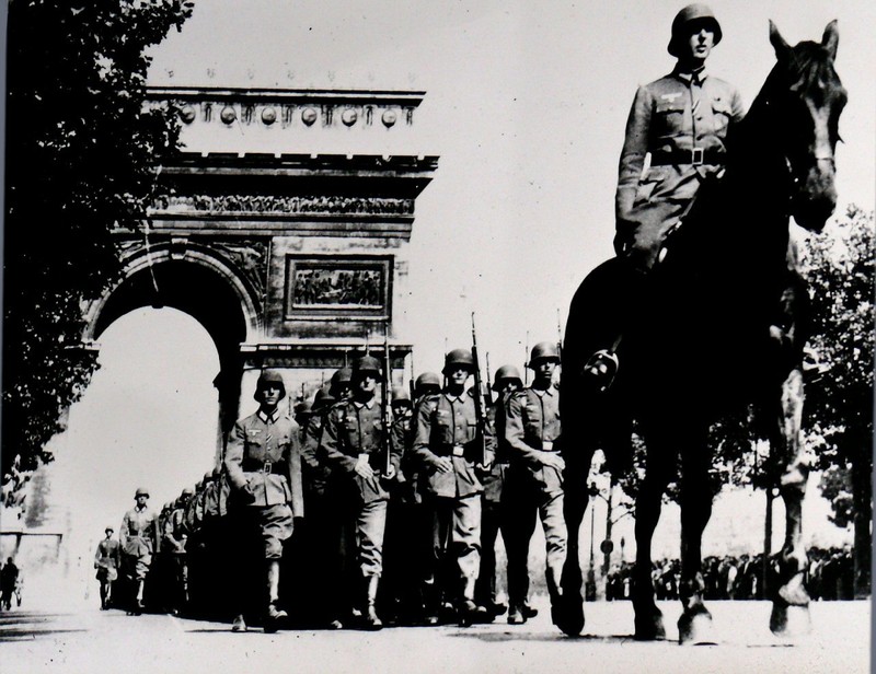 Hitler’s triumphant tour of Paris, 1940 | WW2 Gravestone