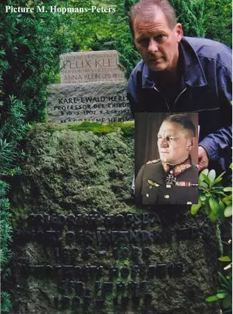 Weidling, Helmuth Otto Ludwig. | WW2 Gravestone
