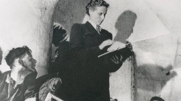 Ter Horst-Arriëns, Kate Anna “The Angel of Arnhem”. | WW2 Gravestone