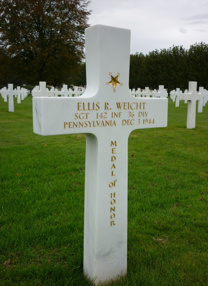 Weicht, Ellis Roscoe. | WW2 Gravestone