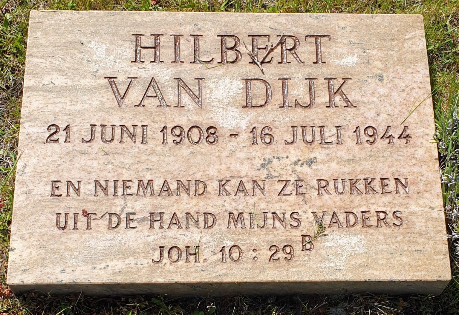 Valstar, Leendert Marinus, alias Bertus de Vries. | WW2 Gravestone